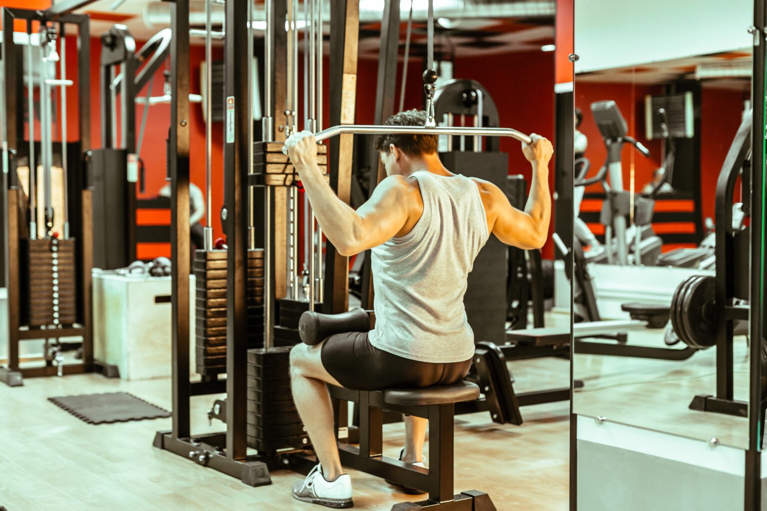 Best Shoulder Machine Workouts for Huge Shoulders - AnExtraRep